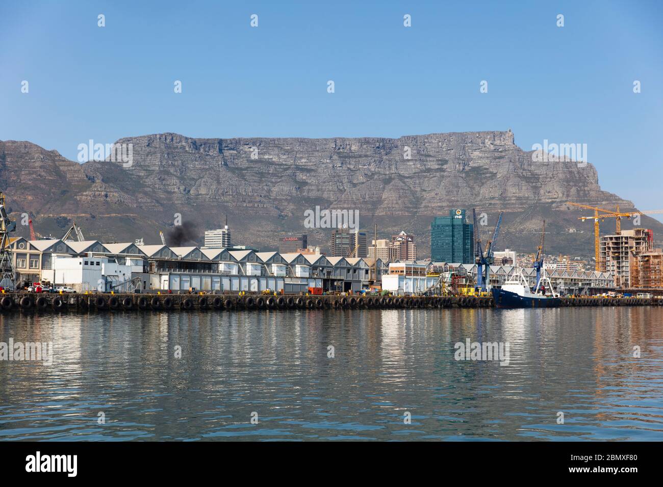 Table Bay Harbour, Cape Town Stock Photo - Alamy