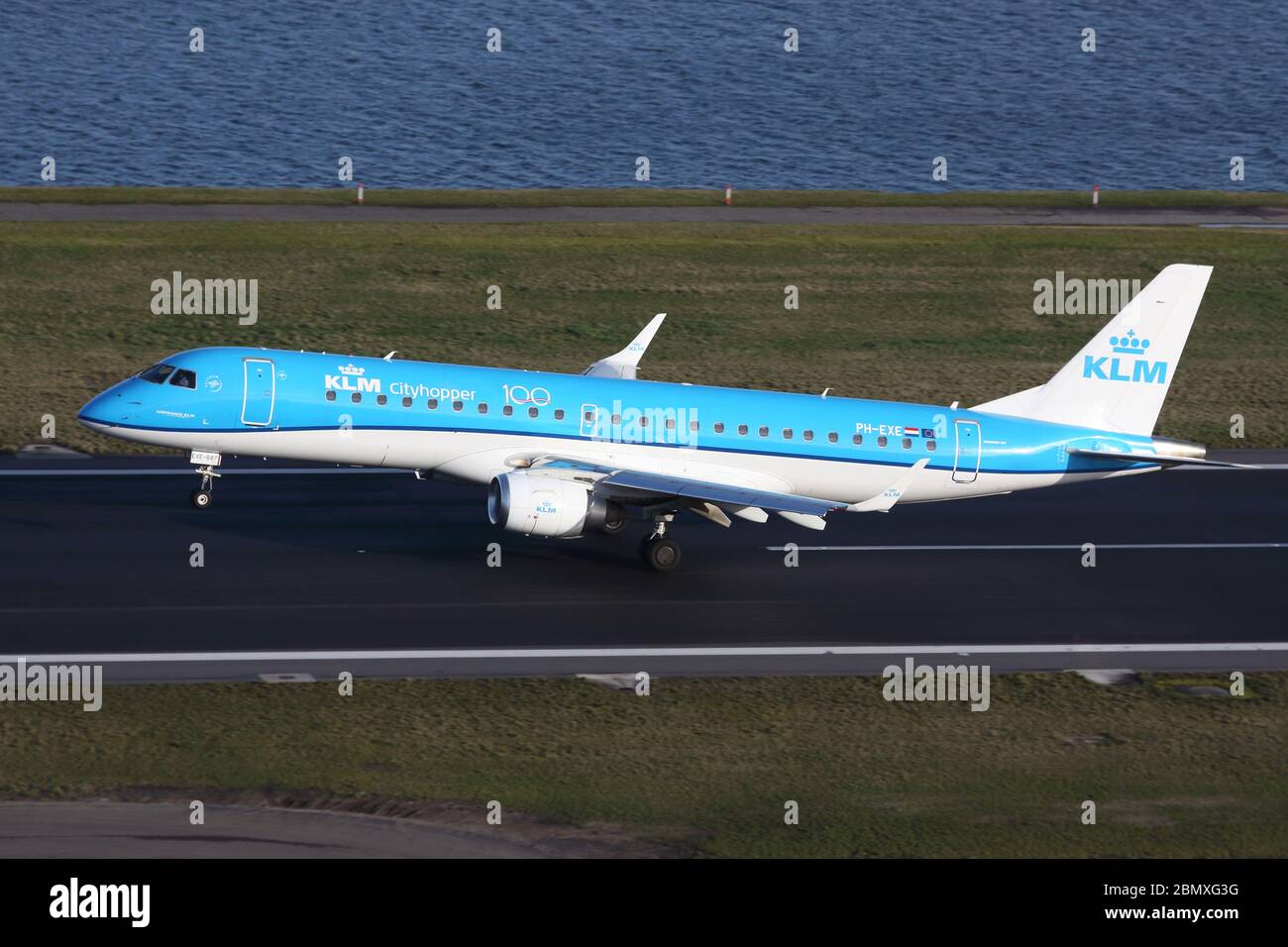 KLM Dutch Embraer E190 Landing at London City Airport Stock Photo - Alamy