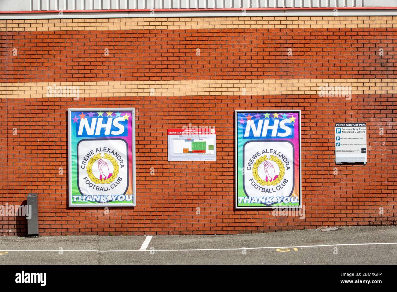 A general view supportive nhs posters alexandra stadium hi-res stock ...