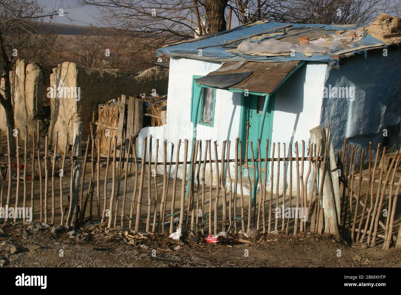 Mud shack in Dobrogea, Romania Stock Photo - Alamy