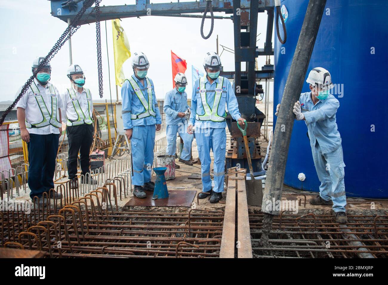 Continuous beam bridge hi-res stock photography and images - Alamy