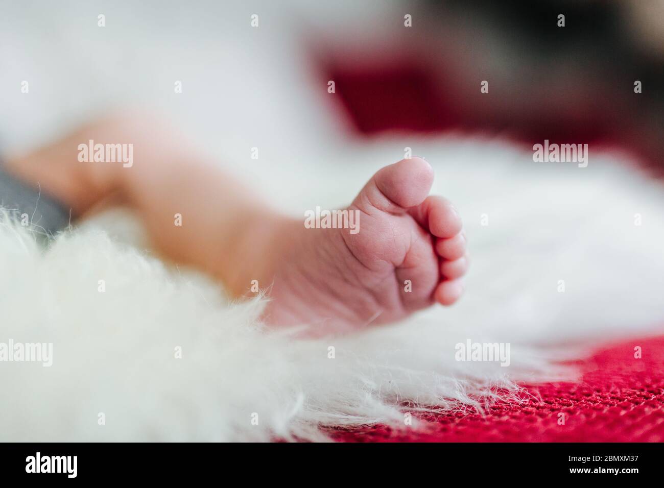 Niño adorable hi-res stock photography and images - Alamy