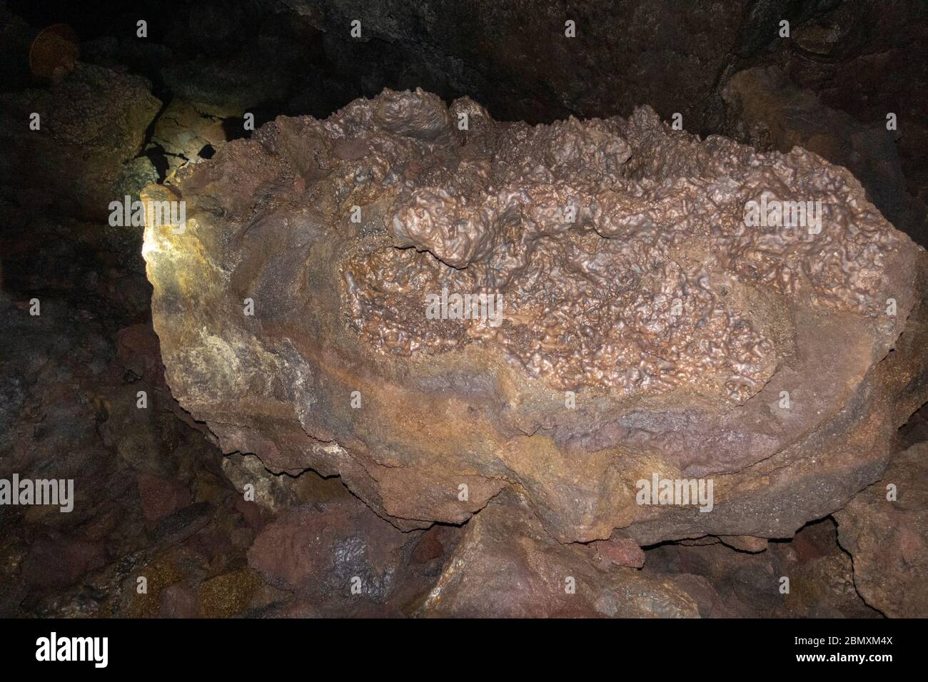 Rock formation inside the Vatnshellir Cave, a lava tube on the ...