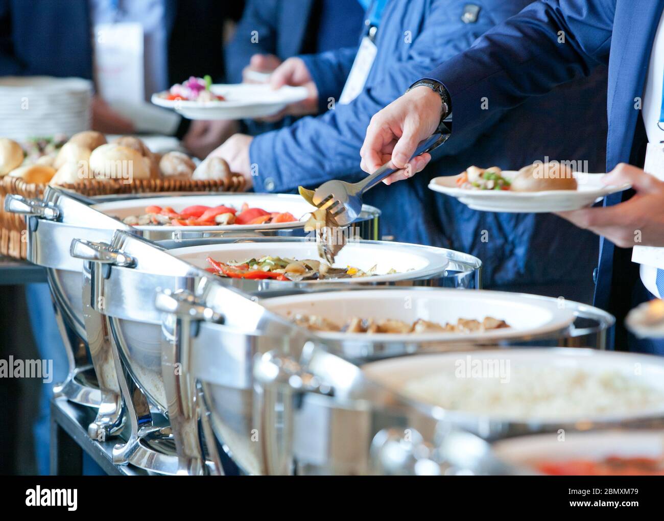 Men in suits dinner table hi-res stock photography and images - Alamy