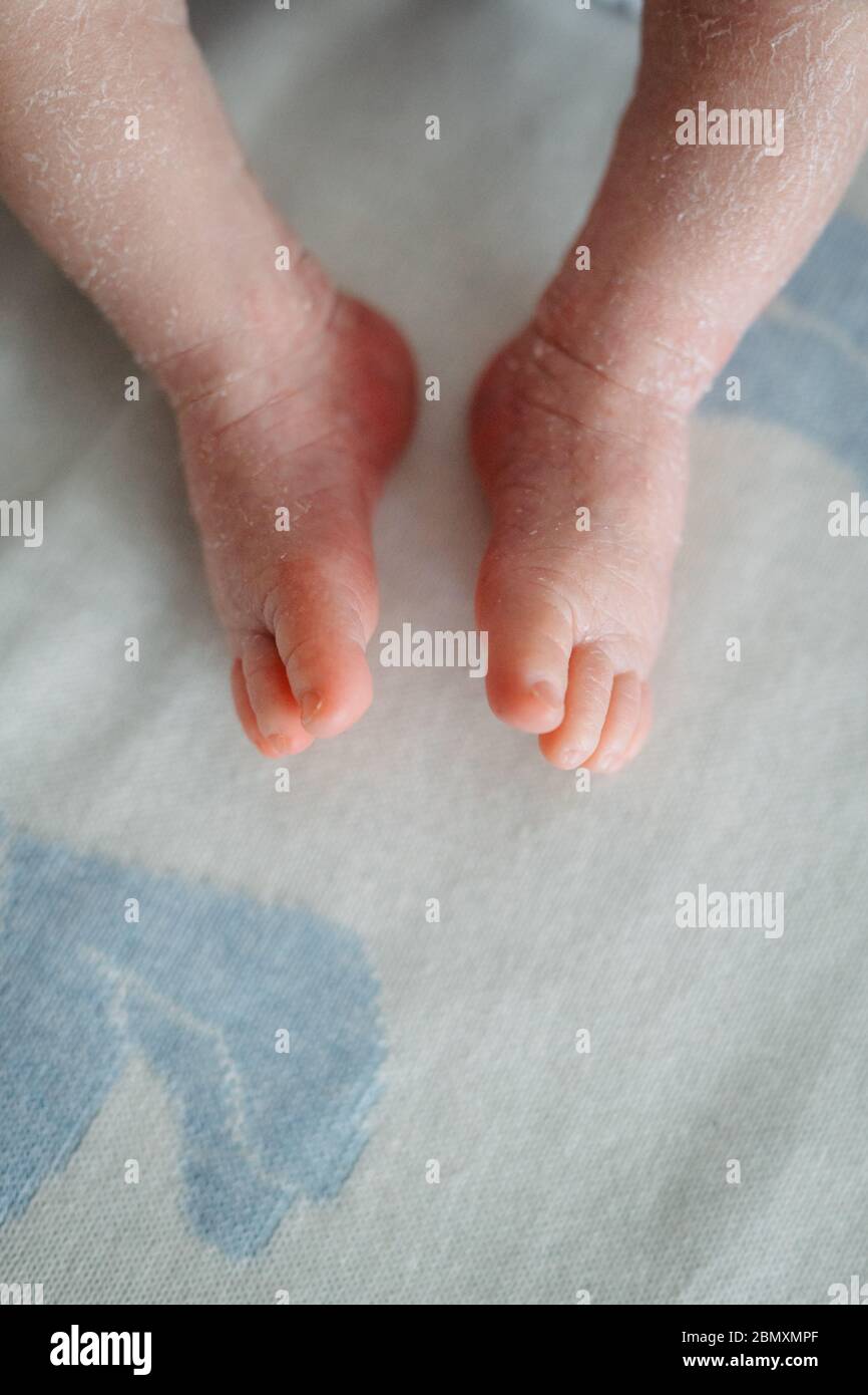 Niño adorable hi-res stock photography and images - Alamy