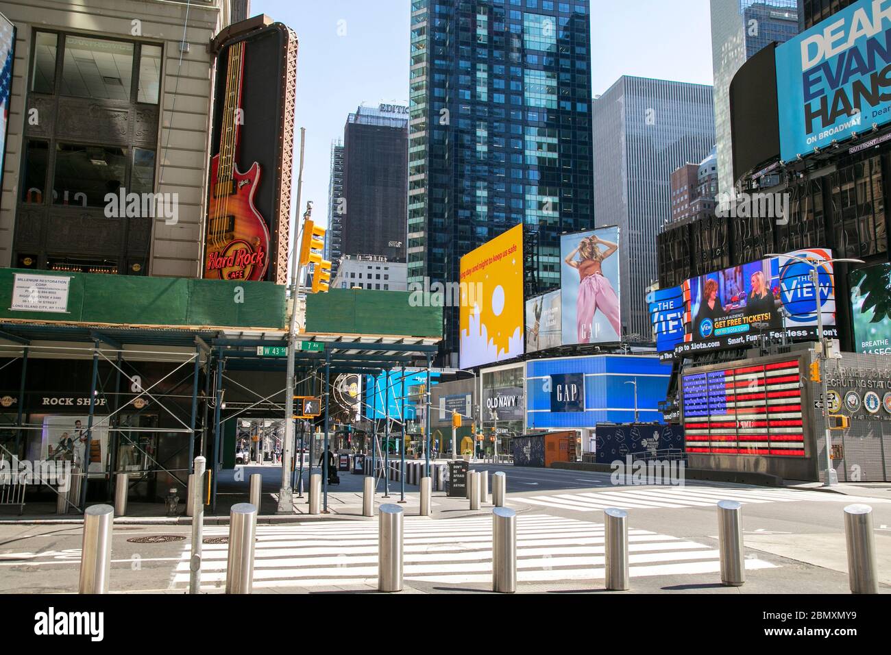 Times Square quiet during coronavirus pandemic Stock Photo - Alamy