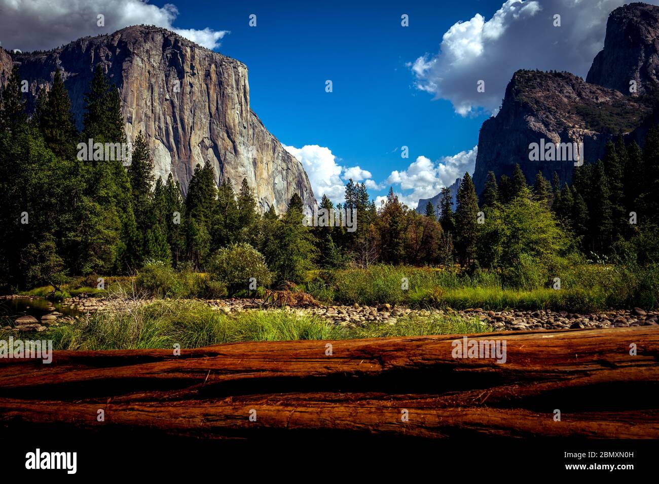 World famous rock climbing wall of El Capitan, Yosemite national park ...