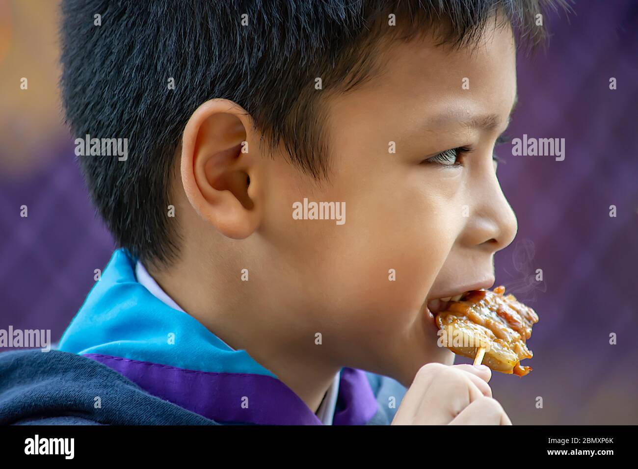 Asian boys are eating pork roast , The food is simple and popular to ...