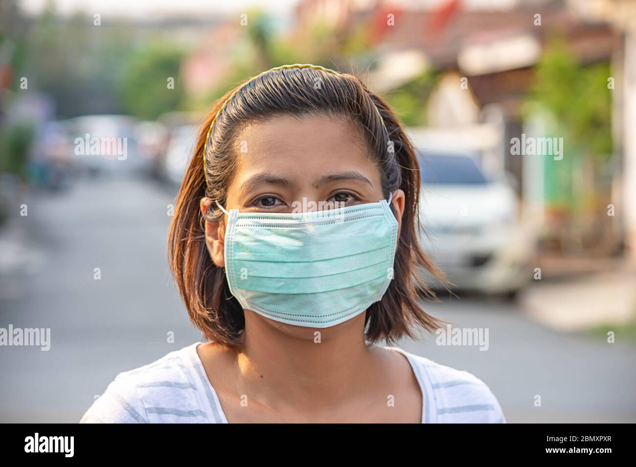 Dust mask girl hi-res stock photography and images - Alamy