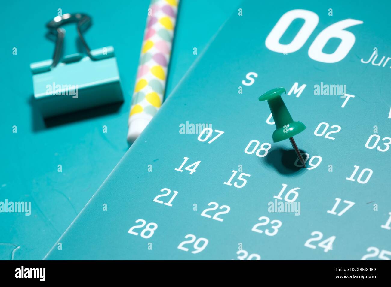 deadline concept with push pin on calendar date Stock Photo - Alamy