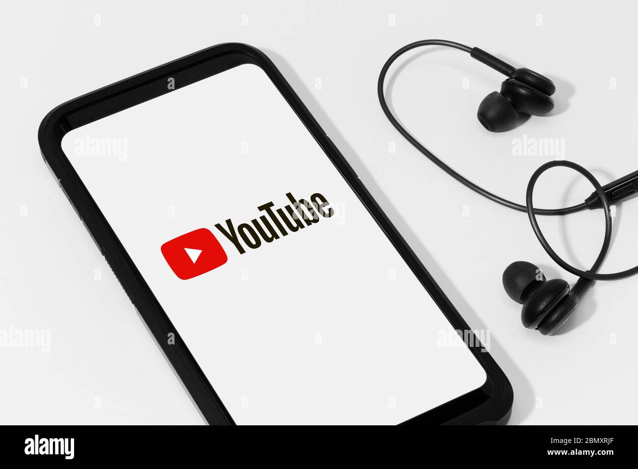 Youtube logo hi-res stock photography and images - Alamy