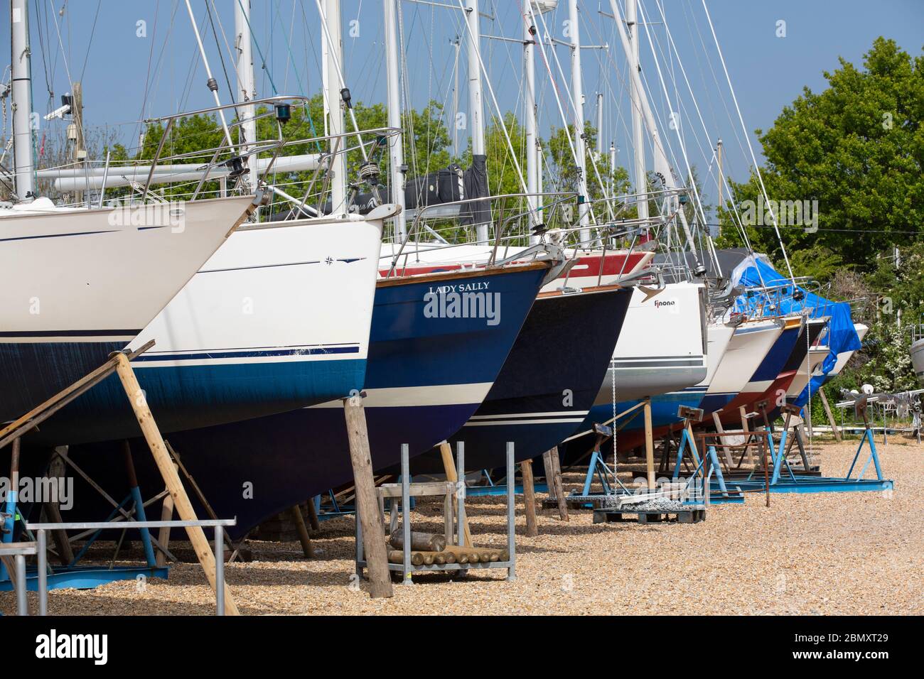 Boatyard lift hi-res stock photography and images - Alamy