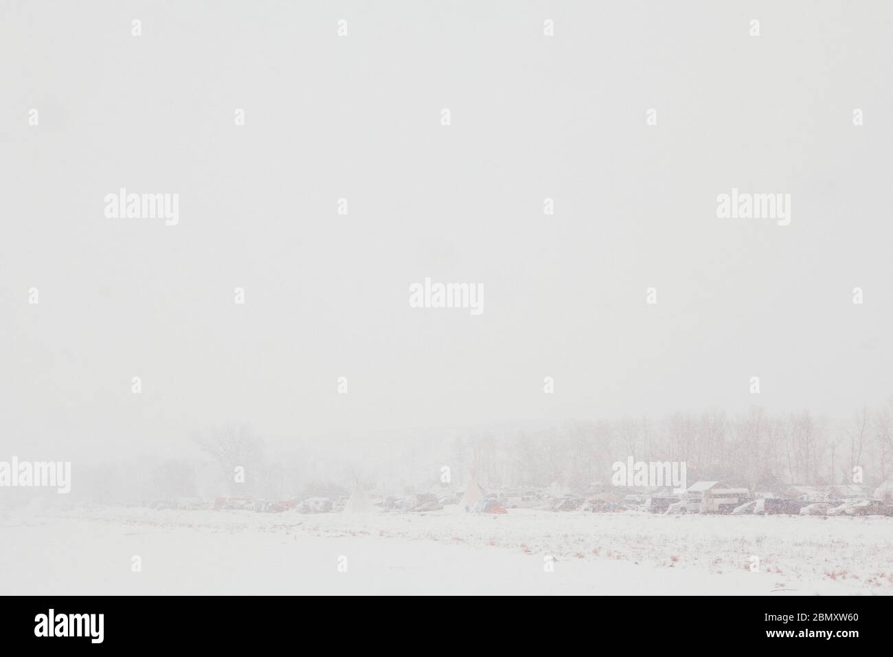White out blizzard hi-res stock photography and images - Alamy