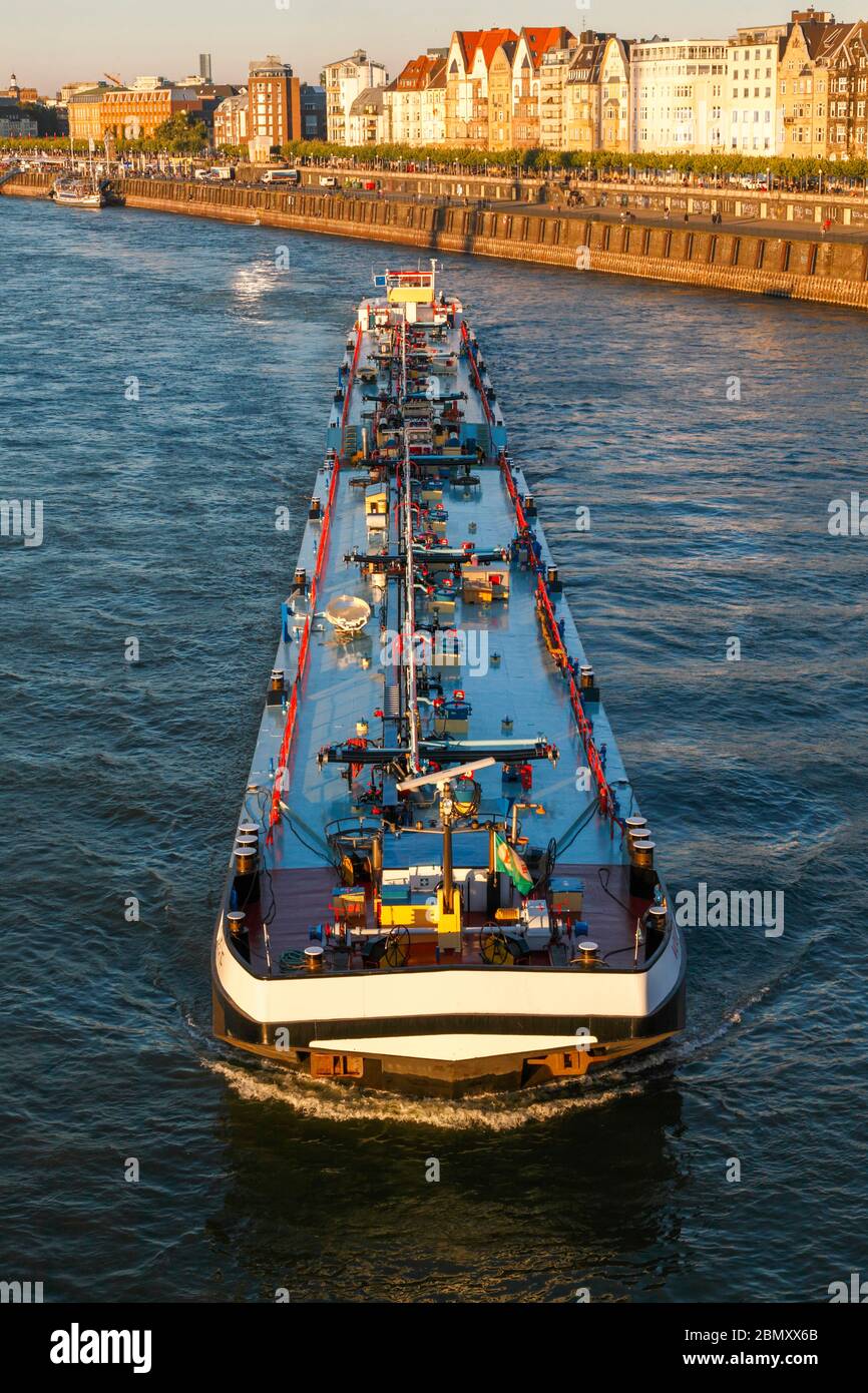 Tankschiff hi-res stock photography and images - Alamy