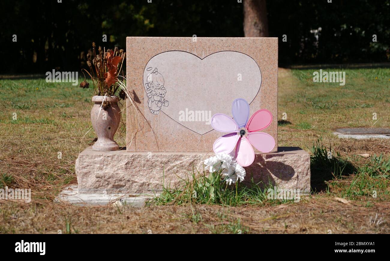 Childs burial hi-res stock photography and images - Alamy