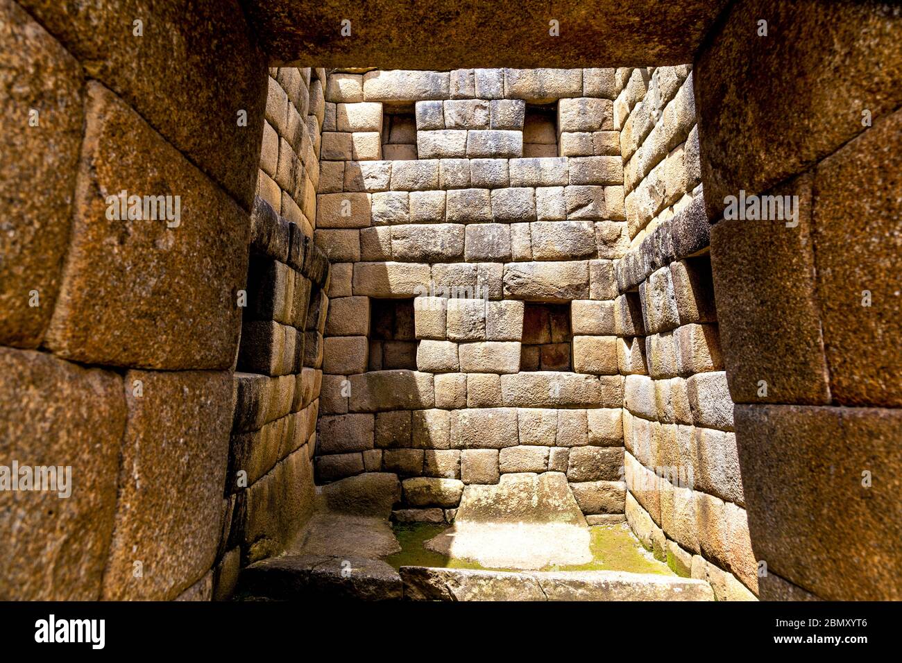 Ruin of an Inca house with walls made of tightly fitted stones, Machu ...