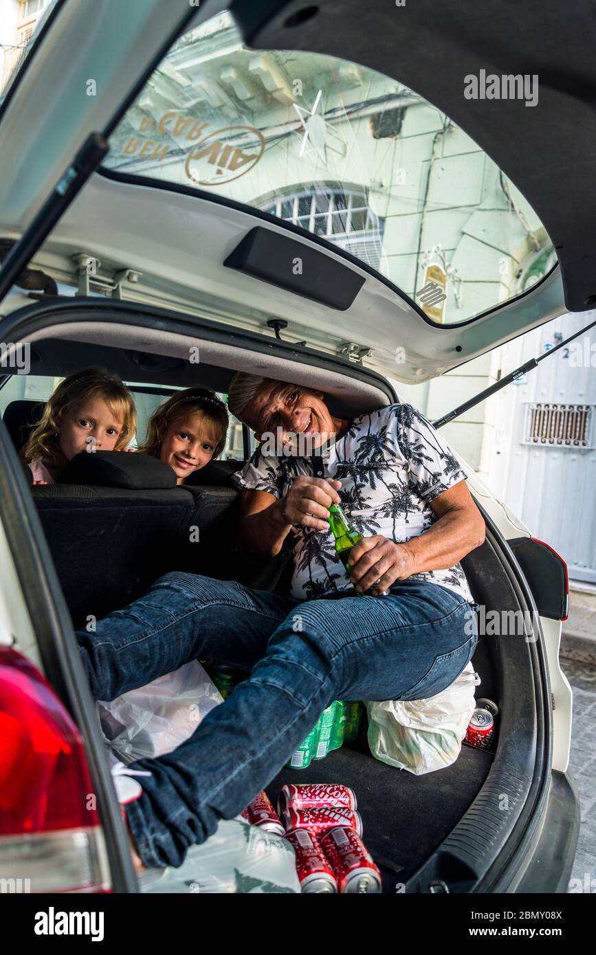 Man squeezed in the car trunk and about to be transported, Santa Clara ...