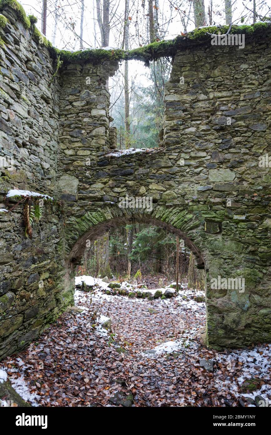 Steinhaus ruine hi-res stock photography and images - Alamy