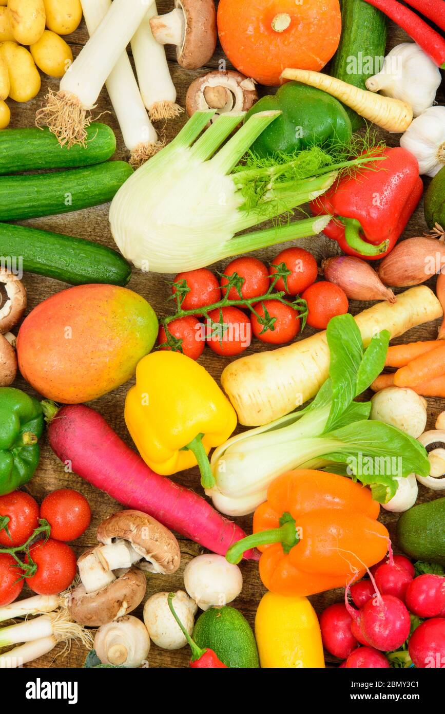 Arrangement raw vegetables hi-res stock photography and images - Alamy