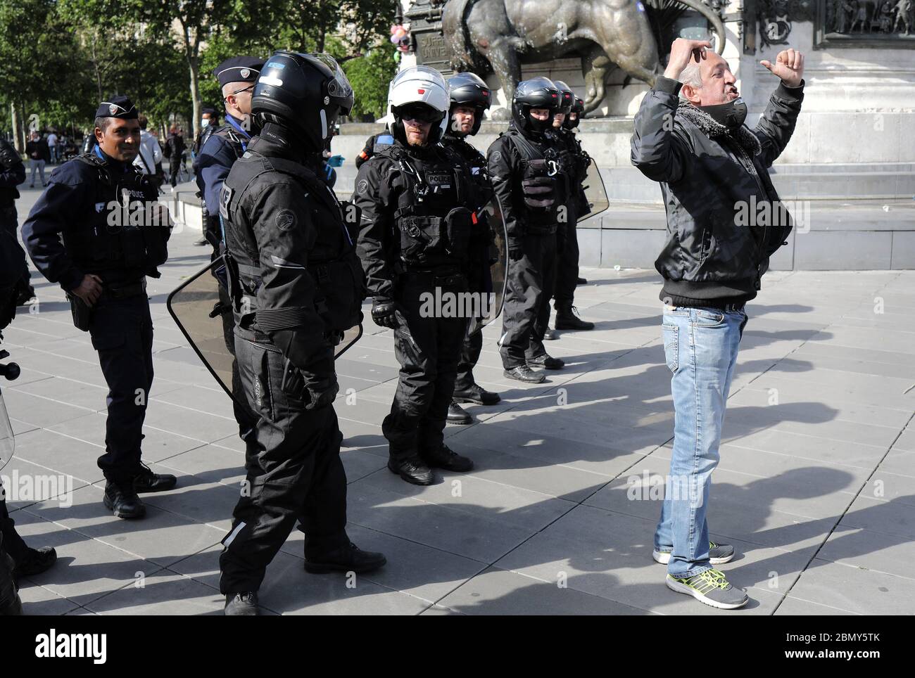 Paris, France. 11th May, 2020. An anti-government protester rants in ...