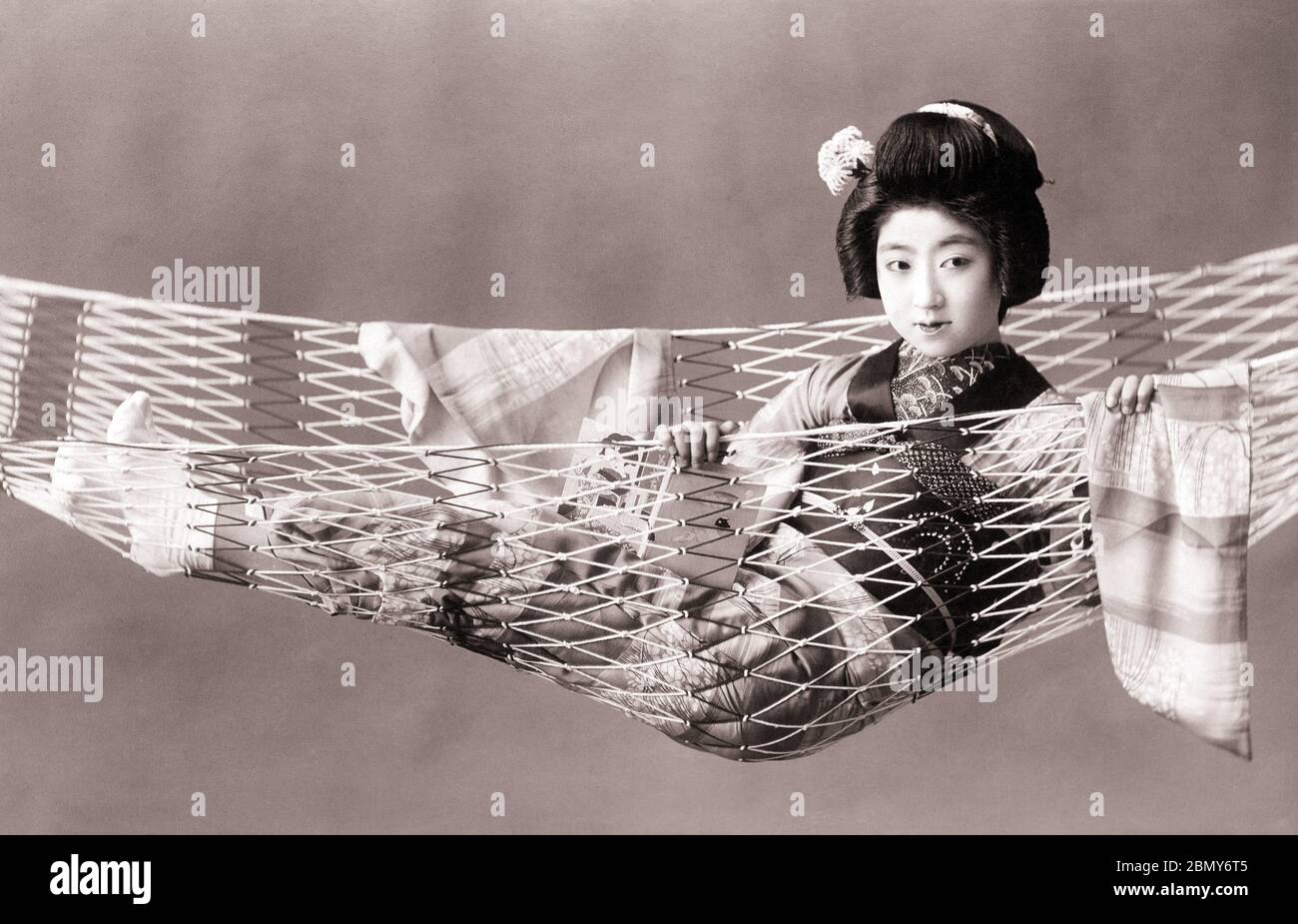 Japanese geisha 1920s hi-res stock photography and images - Alamy
