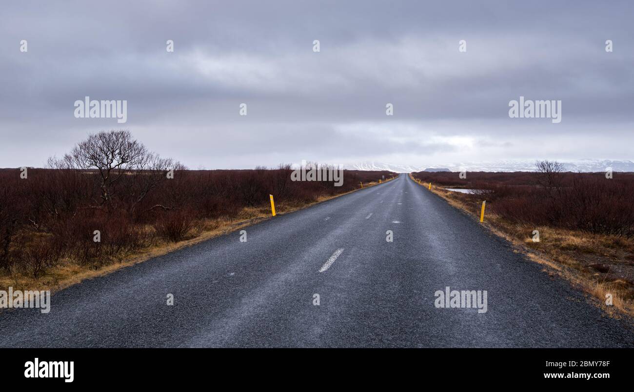 Straight empty road hi-res stock photography and images - Alamy