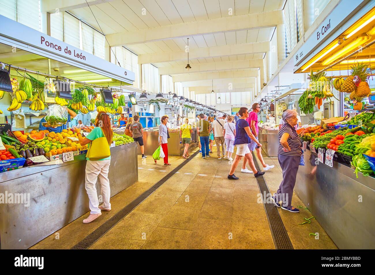 CADIZ, SPAIN - SEPTEMBER 24, 2019: Mercado Central de Abastos market is ...