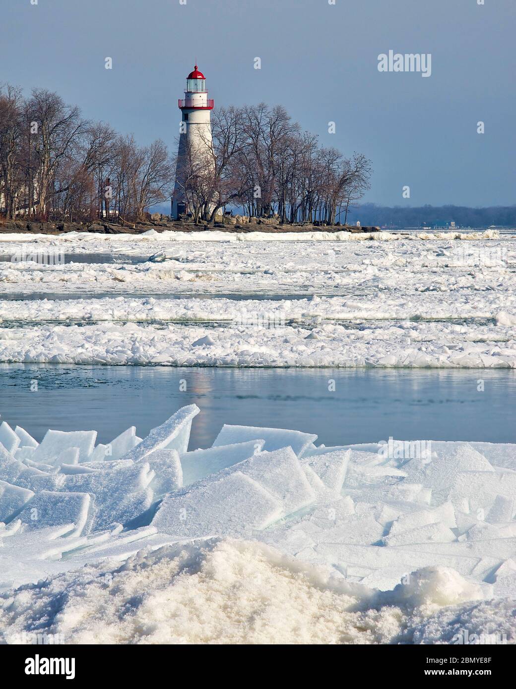 Lake erie ice hi-res stock photography and images - Alamy