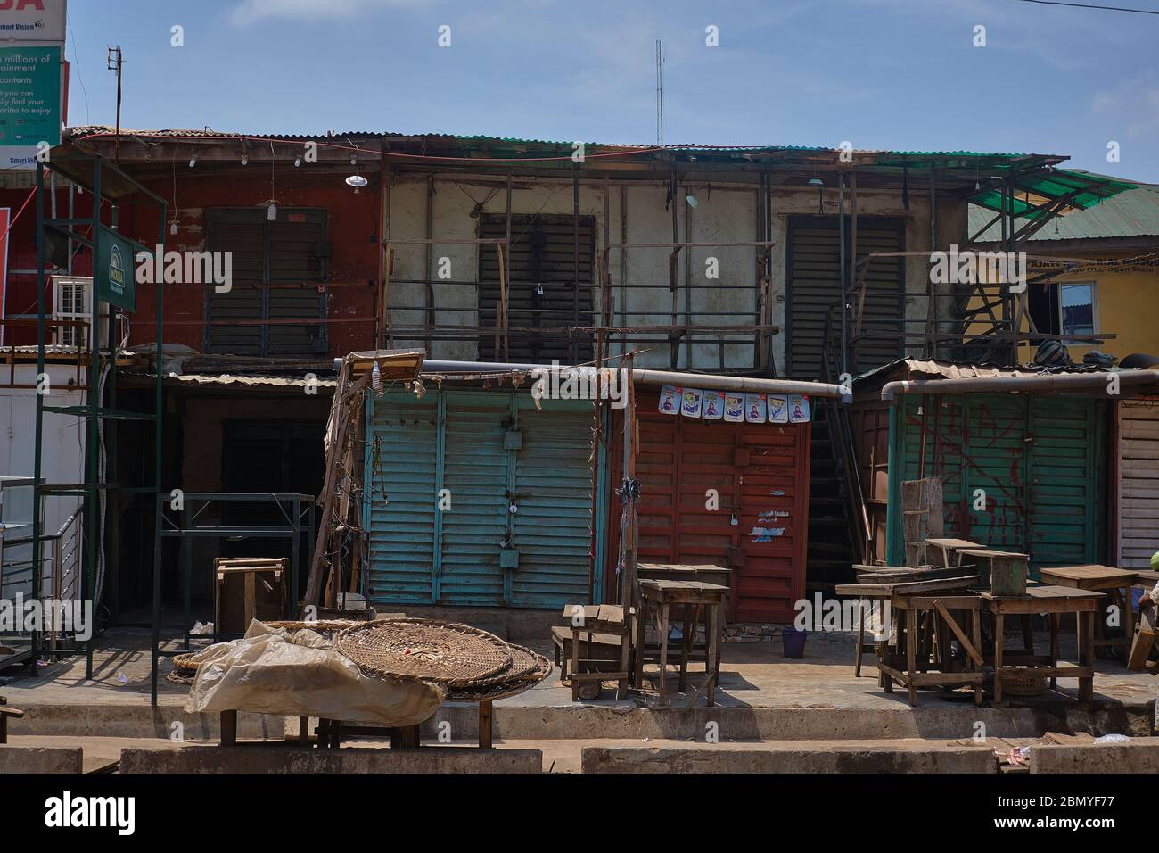 Empty market stalls hi-res stock photography and images - Alamy