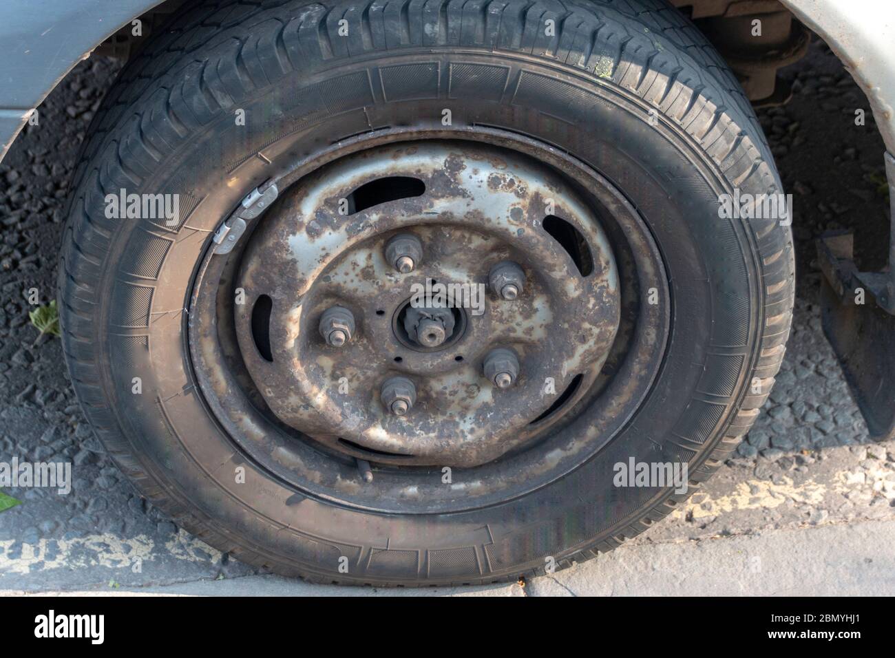 Old arch with steel pattern hi-res stock photography and images - Alamy