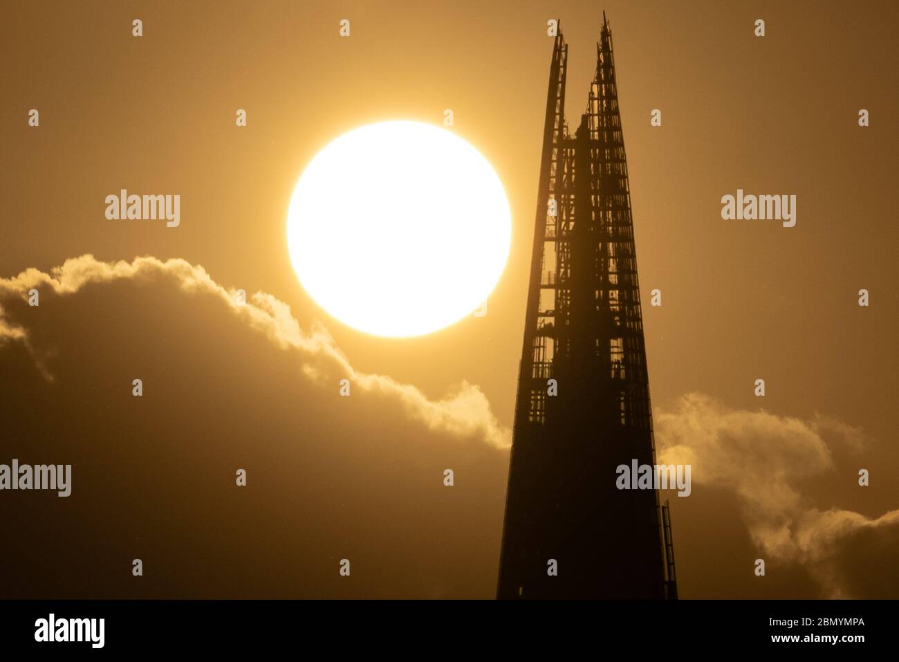 London, UK. 11th May, 2020. UK Weather: A dramatic evening sun begins ...