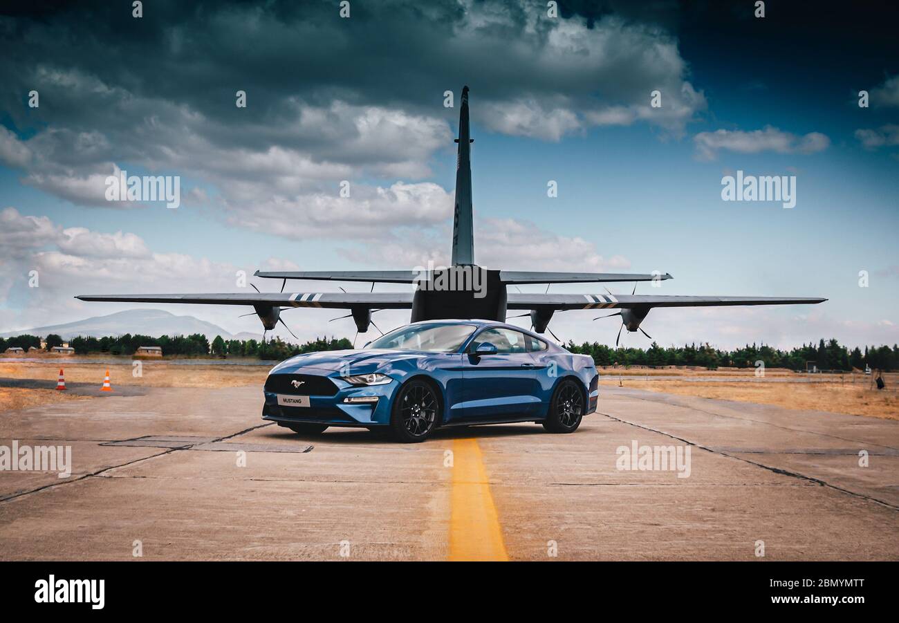 Classic blue mustang runway hi-res stock photography and images - Alamy