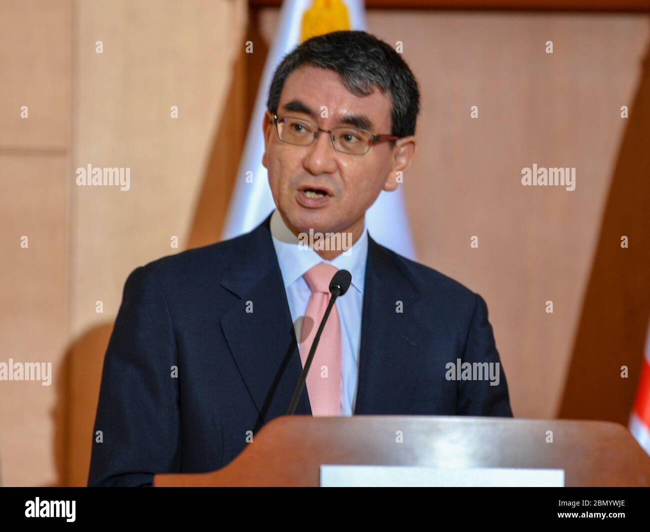 Taro kono kang kyung wha hi-res stock photography and images - Alamy