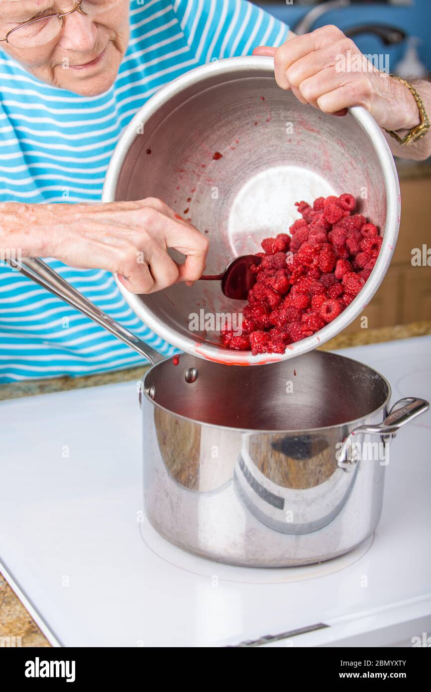 Making jam hi-res stock photography and images - Alamy