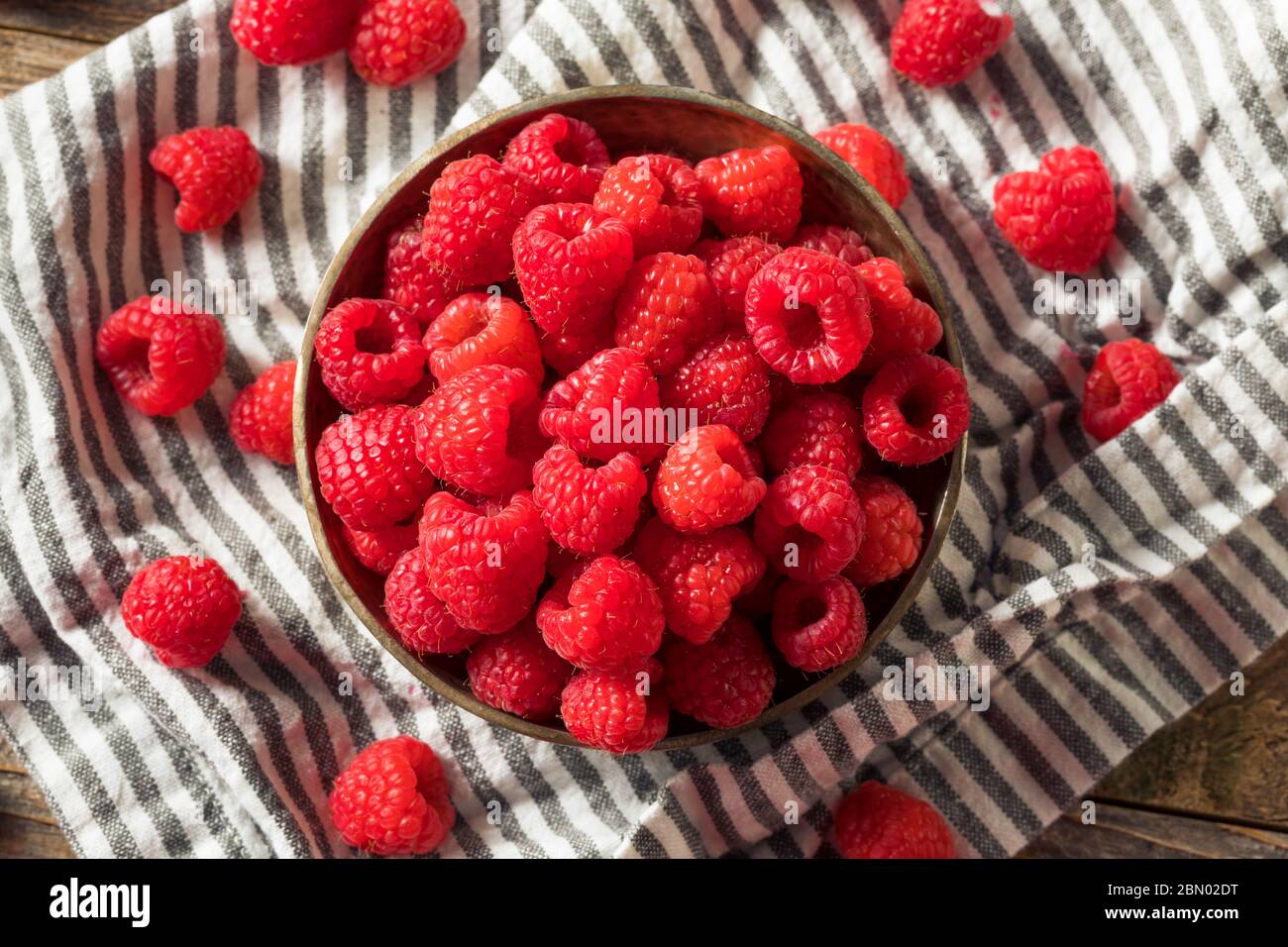 Raw Organic Red Raspberries in a Bowl Stock Photo - Alamy