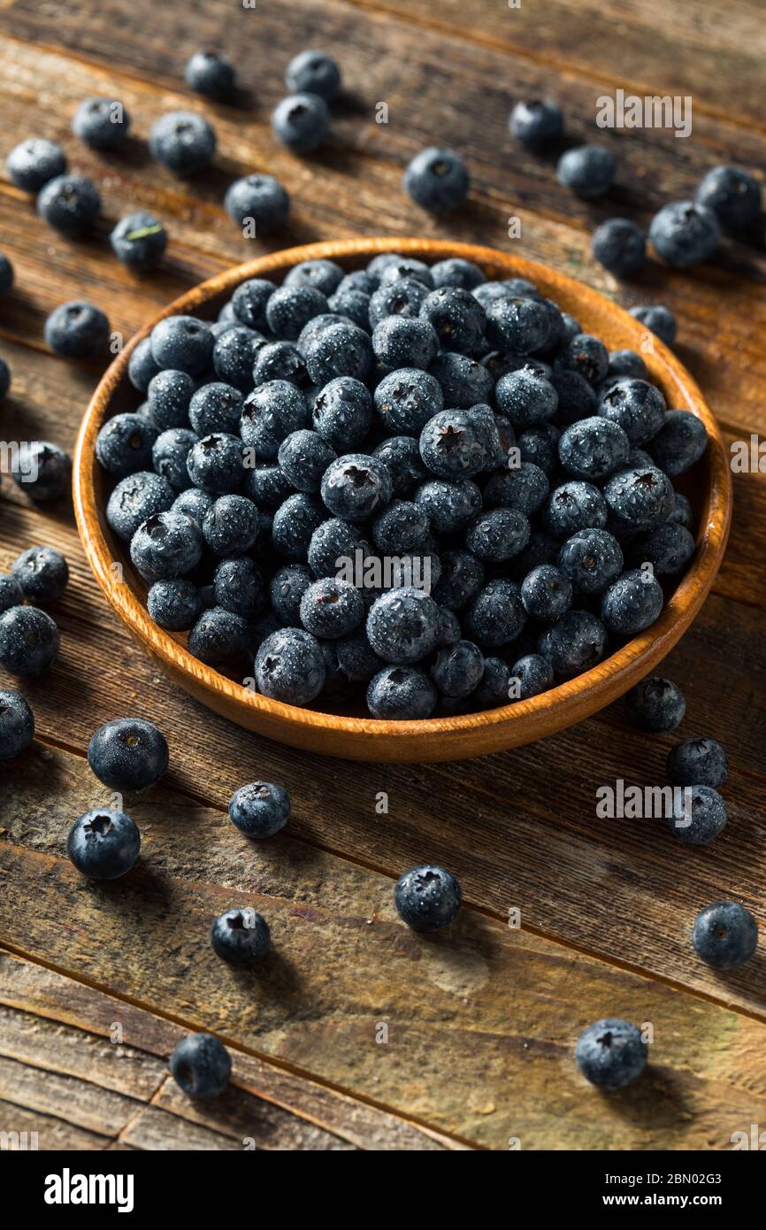 Raw Blue Organic Blueberries in a Bunch Stock Photo - Alamy