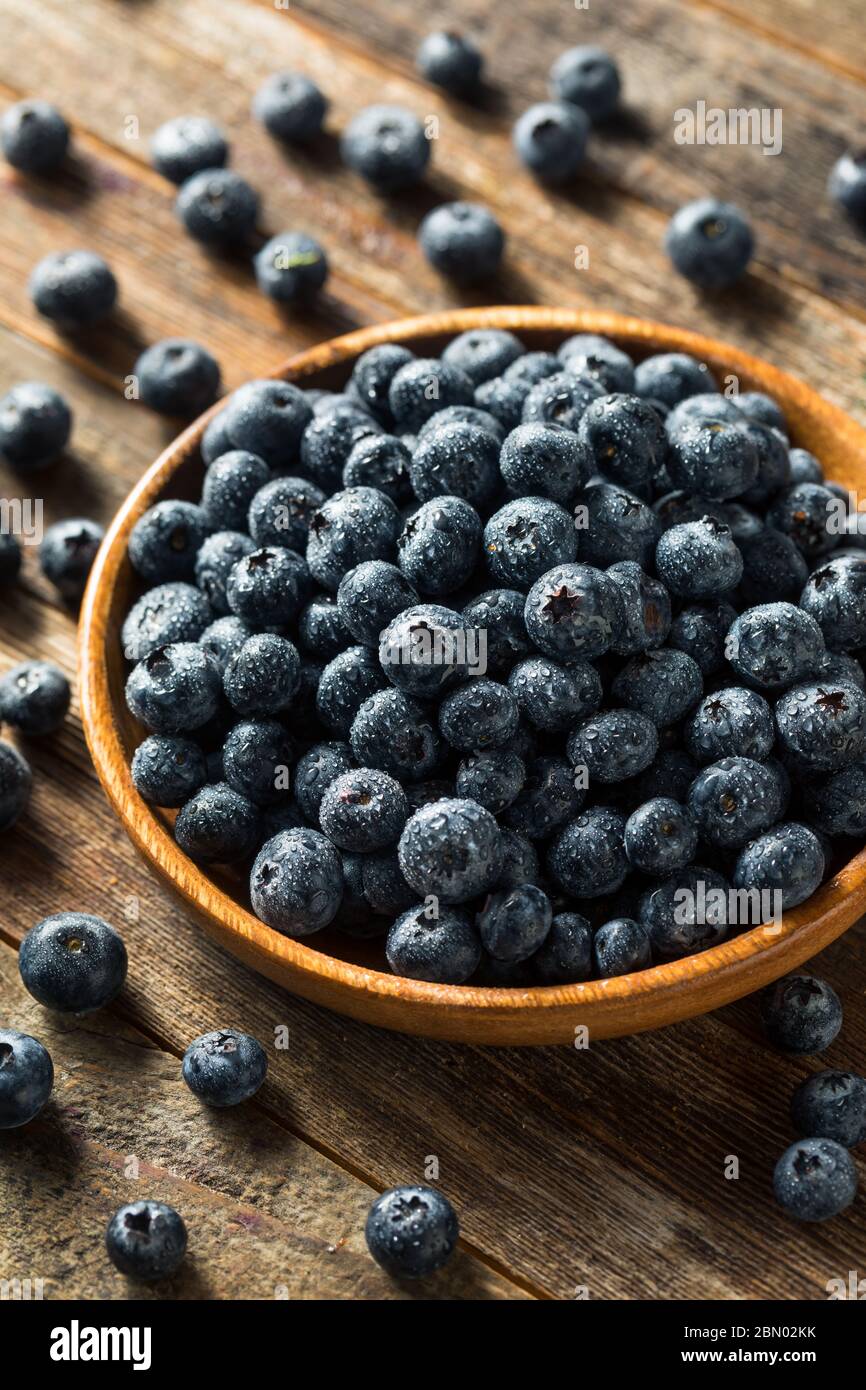Raw Blue Organic Blueberries in a Bunch Stock Photo - Alamy