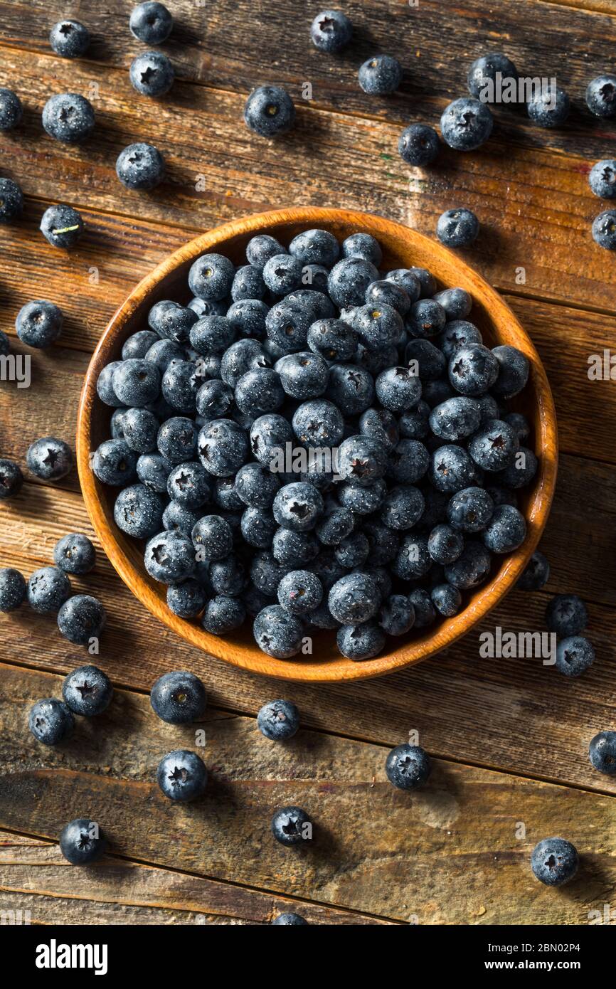 Raw Blue Organic Blueberries in a Bunch Stock Photo - Alamy