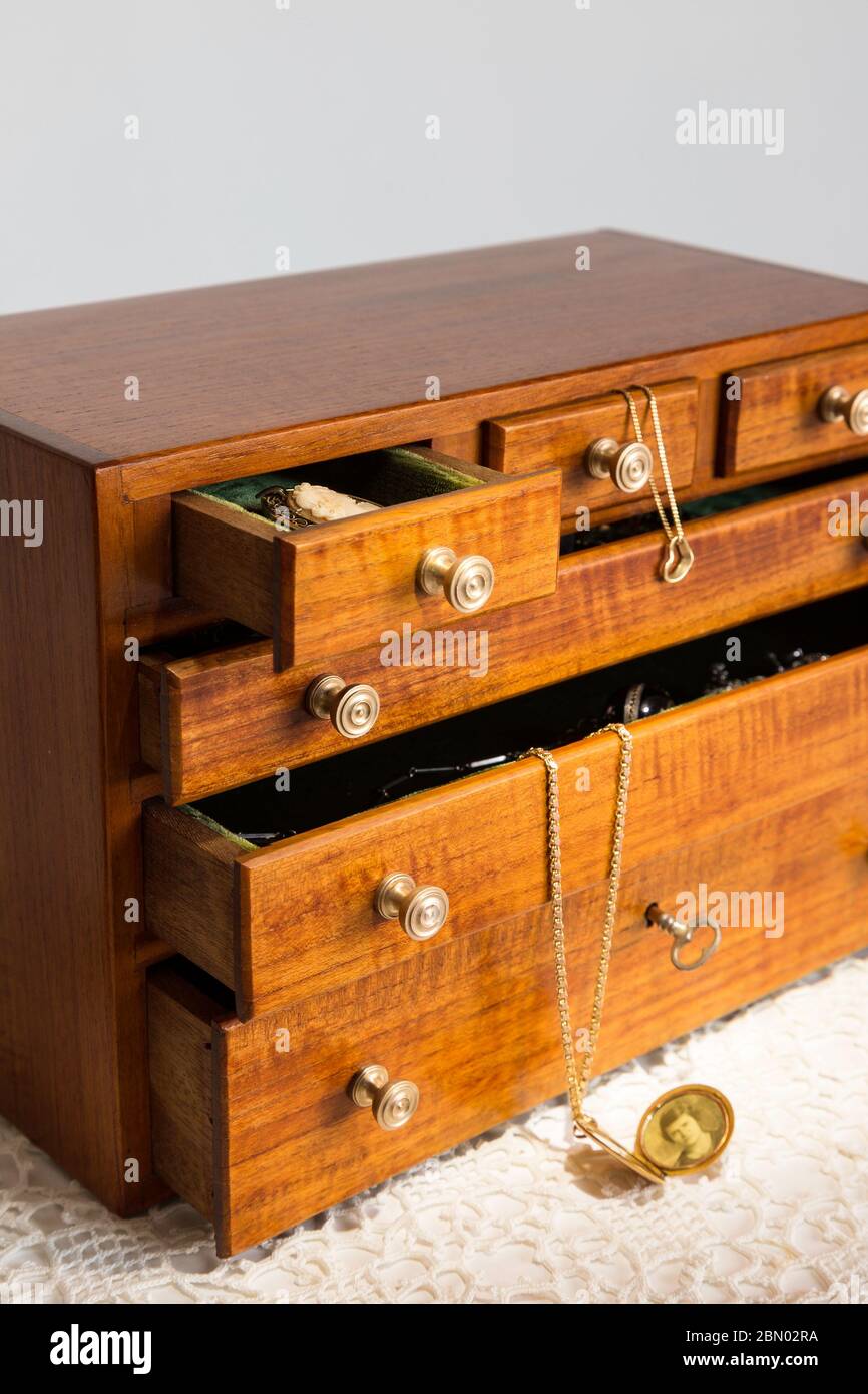 Jewelry box key hi-res stock photography and images - Alamy