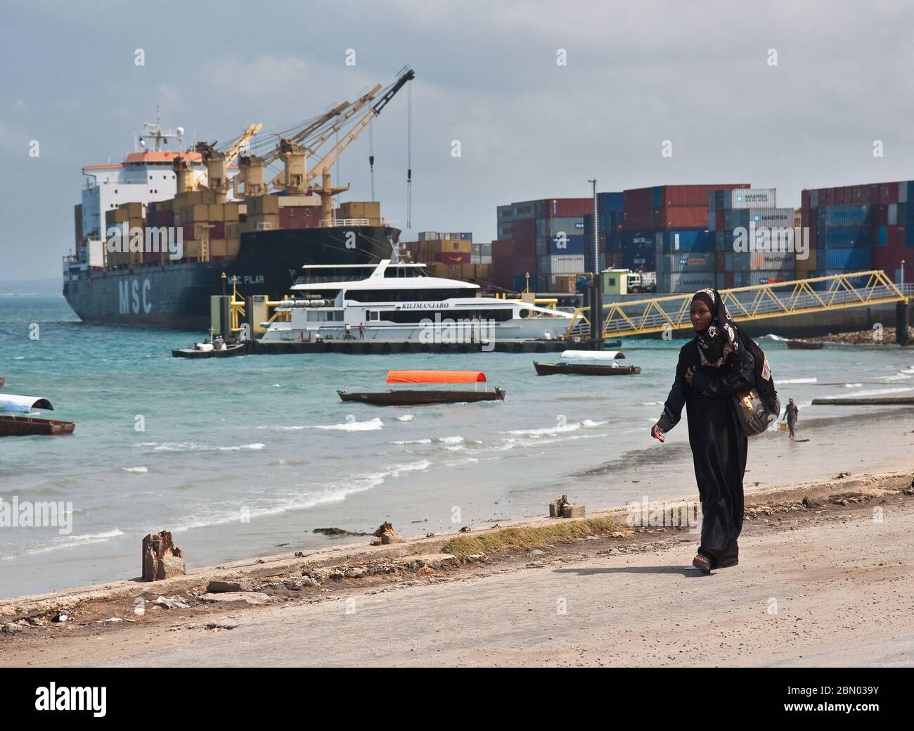 Zanzibar, Tanzania : Muslim woman in traditional dress in Zanzibar port ...