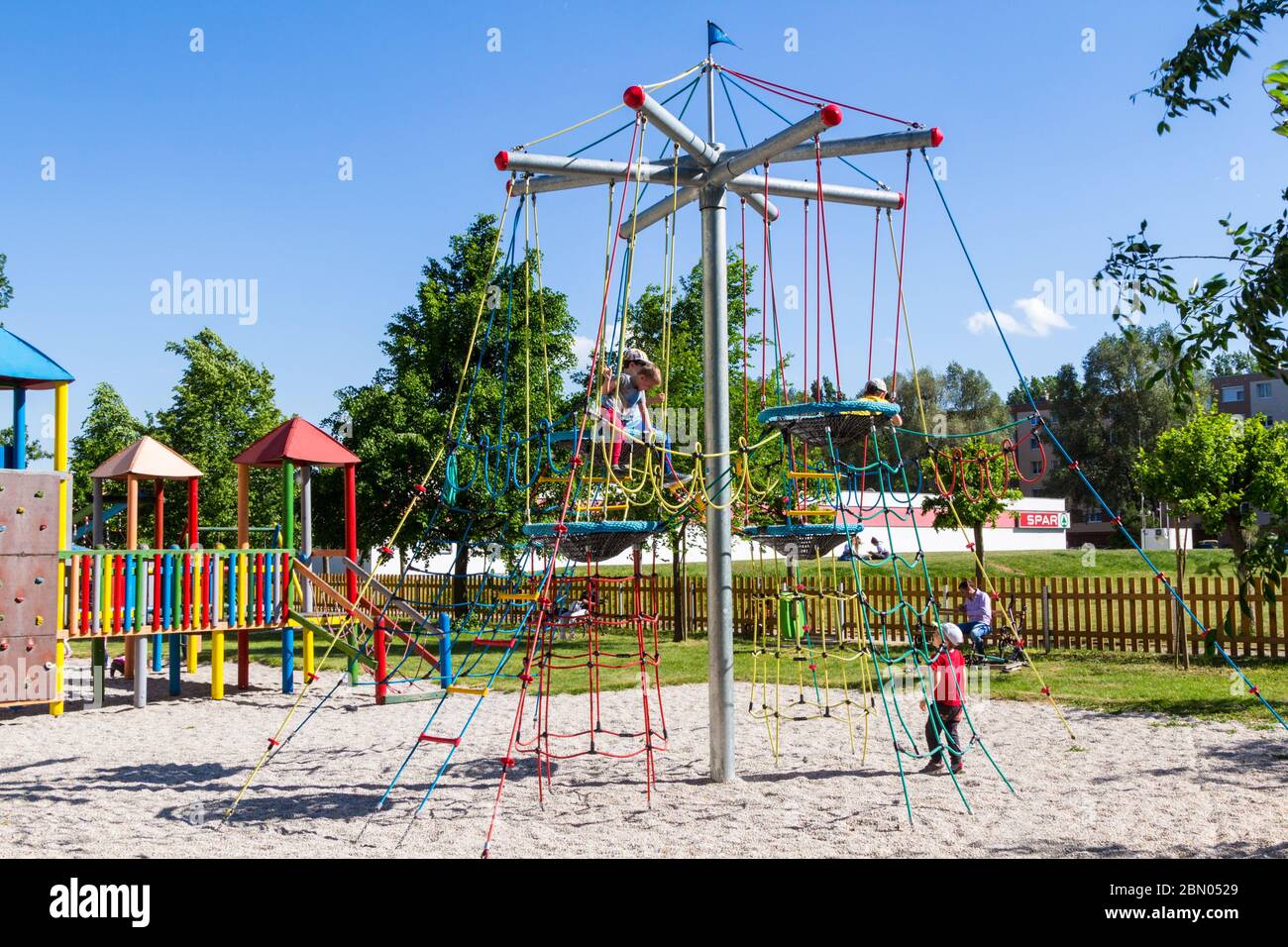 Kids climbing frame hi-res stock photography and images - Alamy