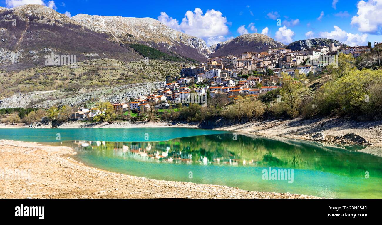 Italy nature. Beautiful emerald lake in Abruzzo mountains and scenic ...