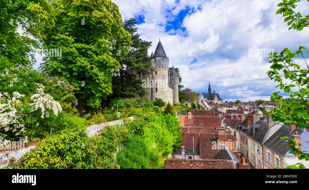 France tourism and travel. Beautiful castles and medieval villages of ...