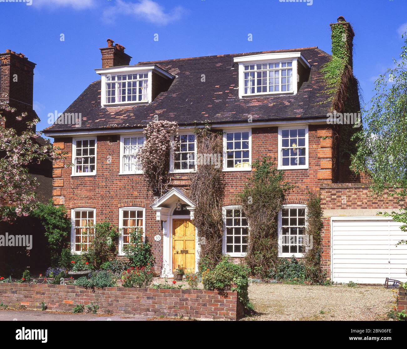 Detached house hi-res stock photography and images - Alamy