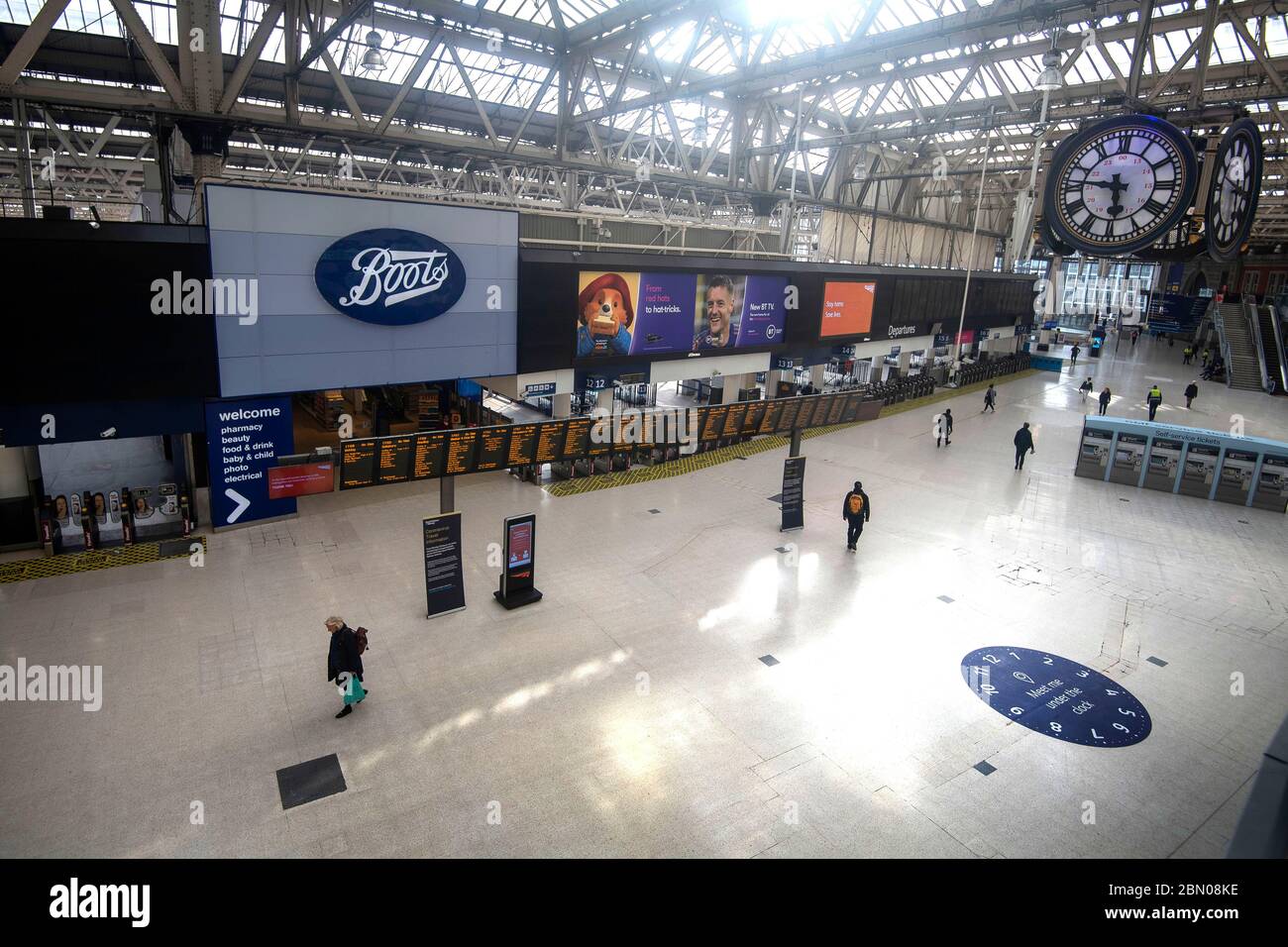 Empty concourse waterloo station hi-res stock photography and images ...