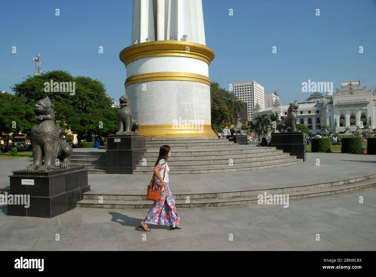 The Sule Pagoda and Independence Monument, Yangon, Myanmar Stock Photo ...