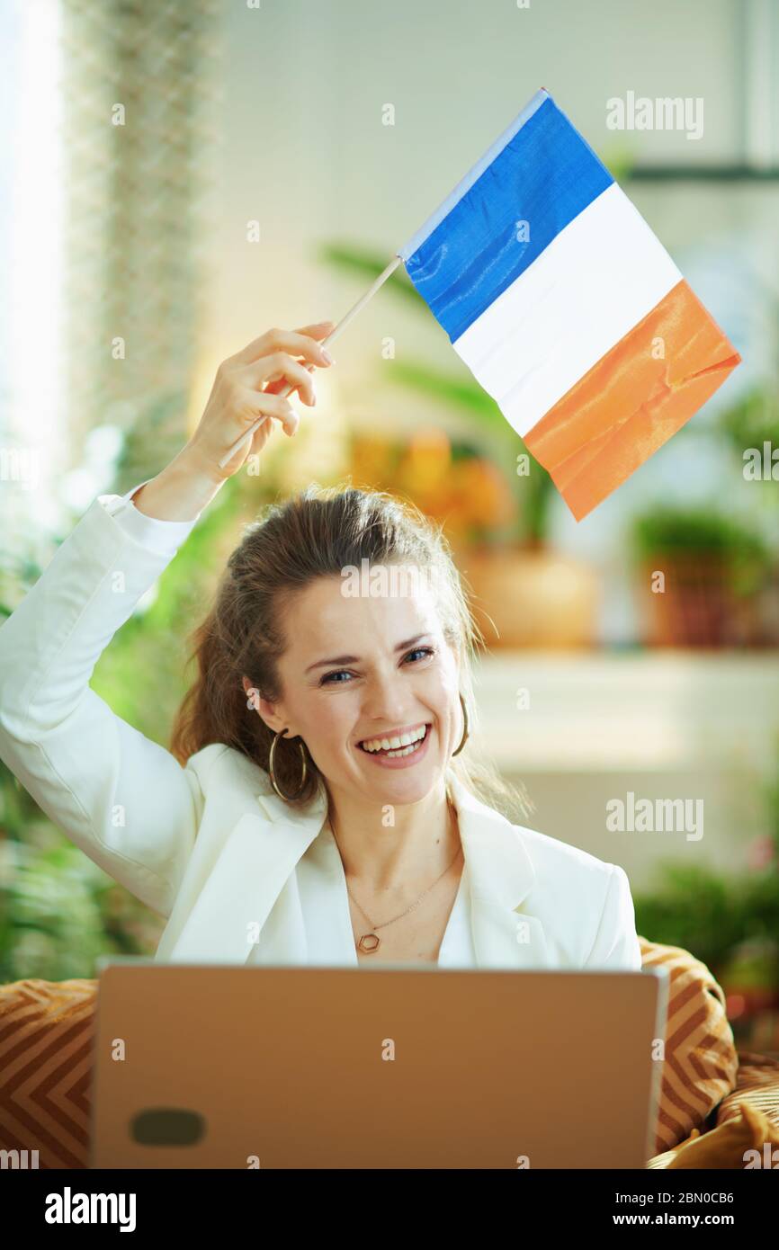 Mobile screen chatting in french hi-res stock photography and images ...