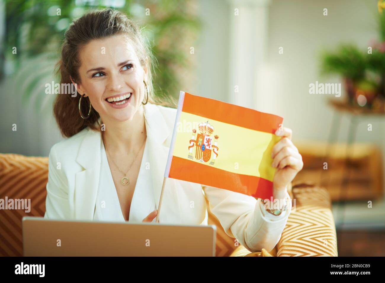 Gorgeous spanish woman hi-res stock photography and images - Alamy
