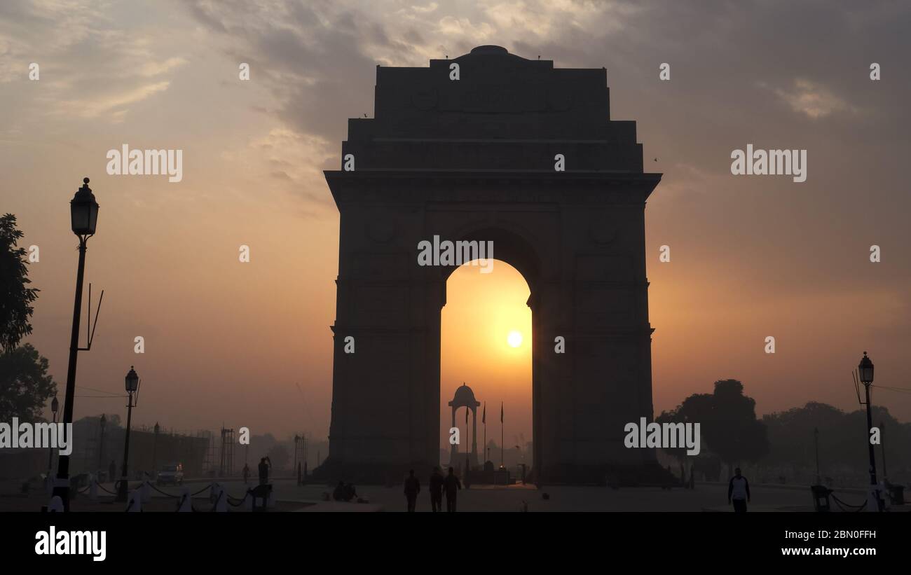 wide shot of india gate at sunrise in new delhi Stock Photo - Alamy