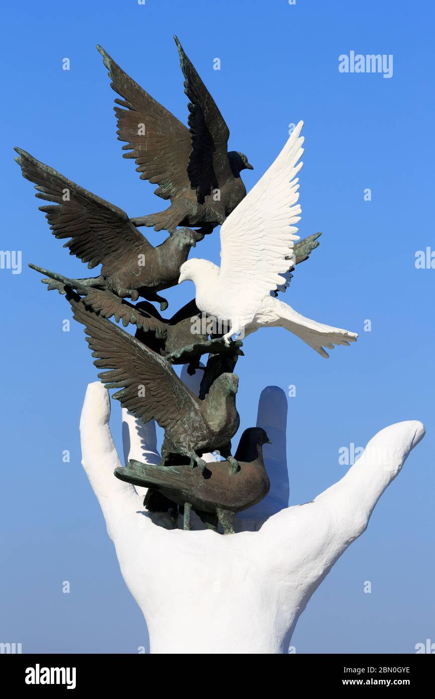 Turkey kusadasi hand peace sculpture hi-res stock photography and ...